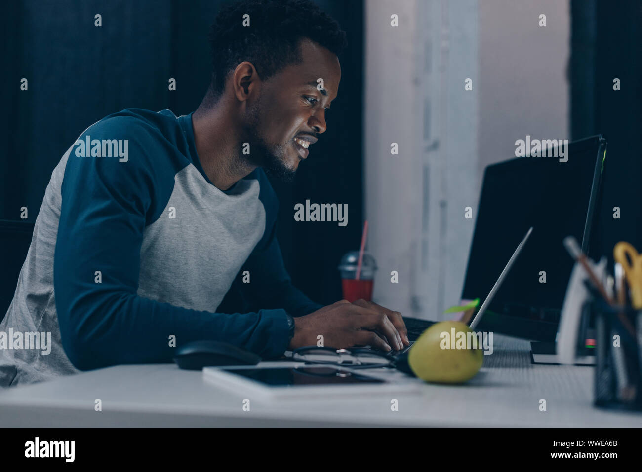 Compute programmer hi-res stock photography and images - Alamy