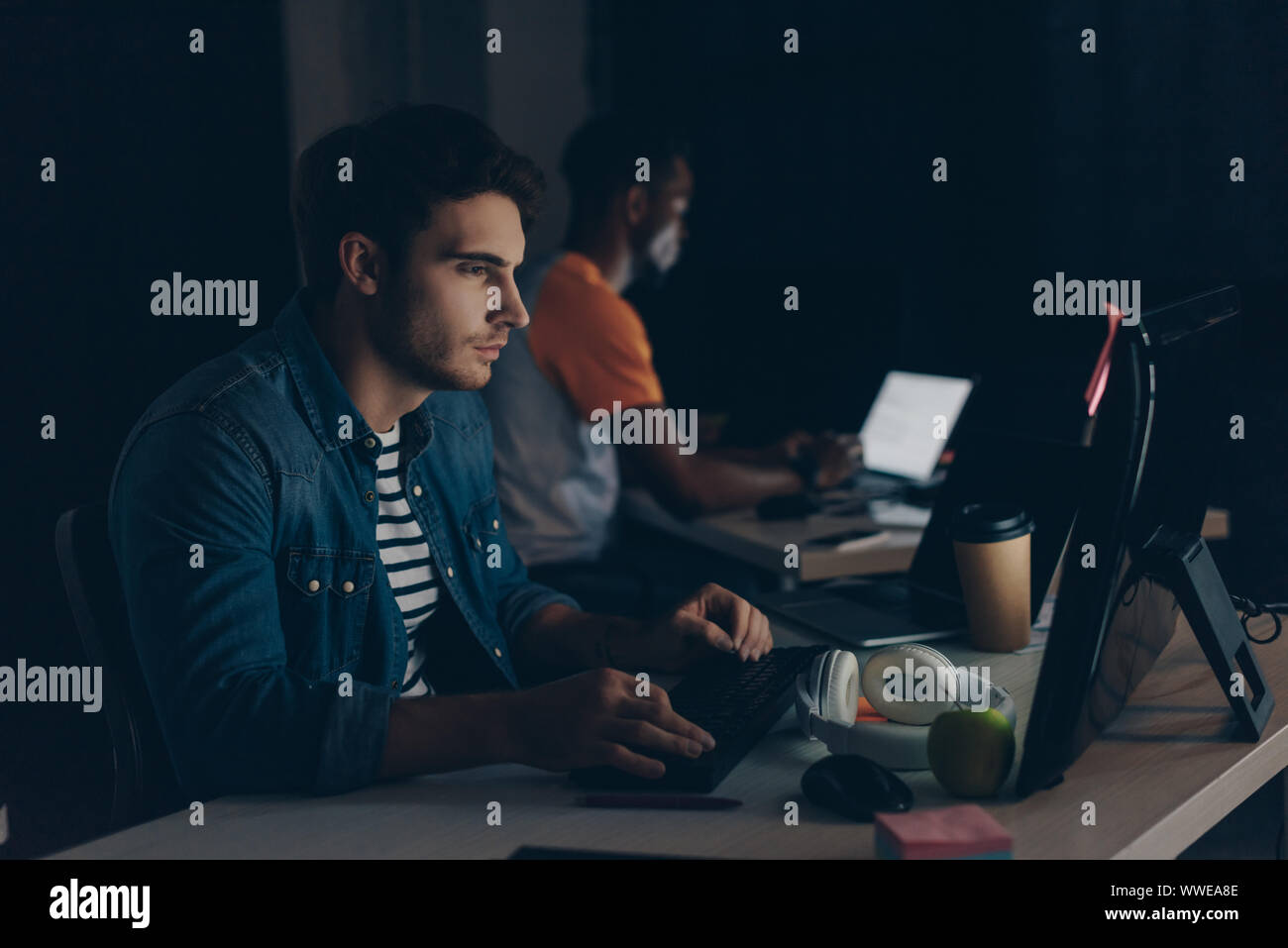 Team programmers working night hi-res stock photography and images - Alamy