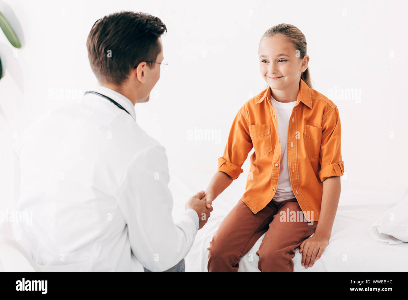 Child shaking hands hi-res stock photography and images - Alamy