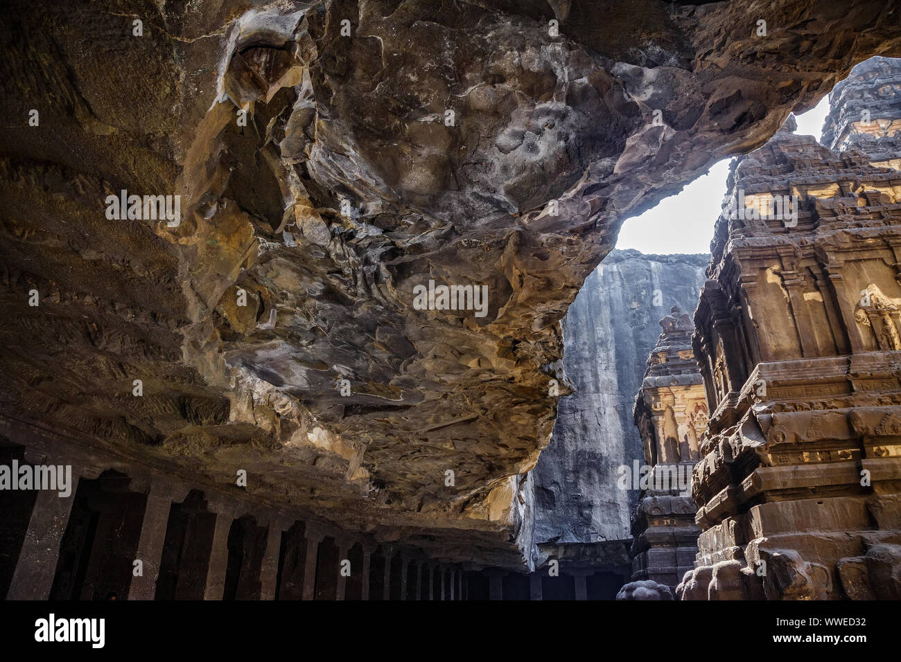 Monolithic columns hi-res stock photography and images - Alamy