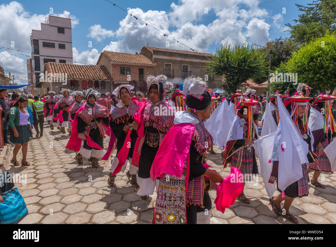 Traditional bolivian men hi-res stock photography and images - Alamy