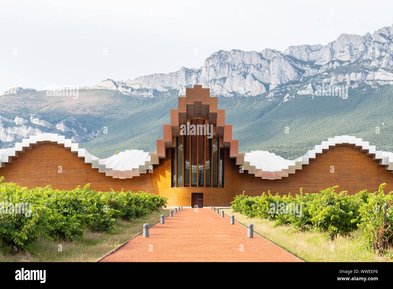 Bodegas Ysios Winery by Santiago Calatrava, Laguardia, Rioja Alavesa ...