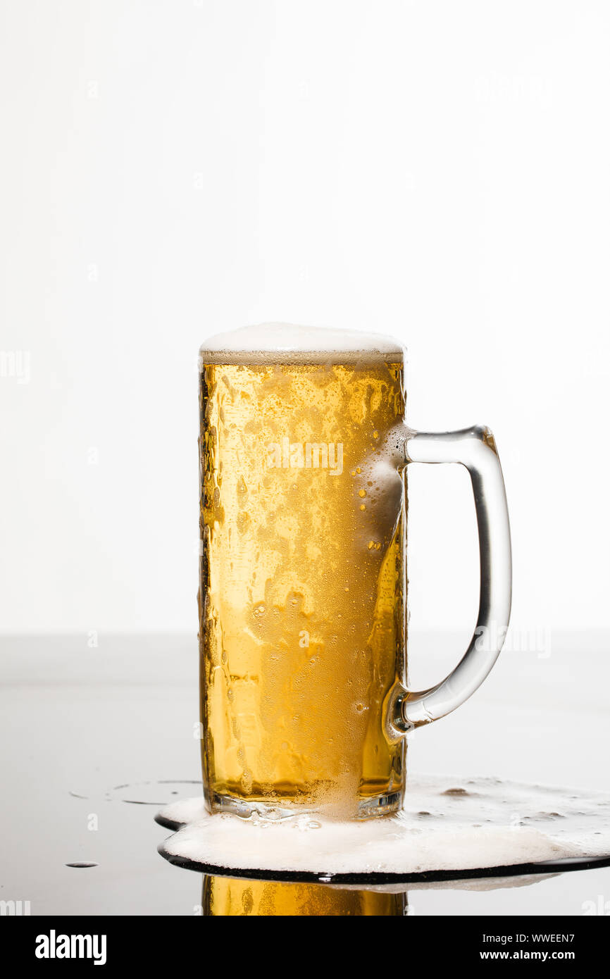 Spilled beer hi-res stock photography and images - Alamy