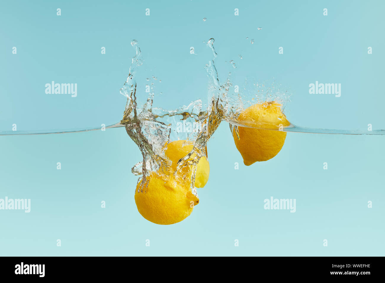 Lemons falling drops water hi-res stock photography and images - Alamy