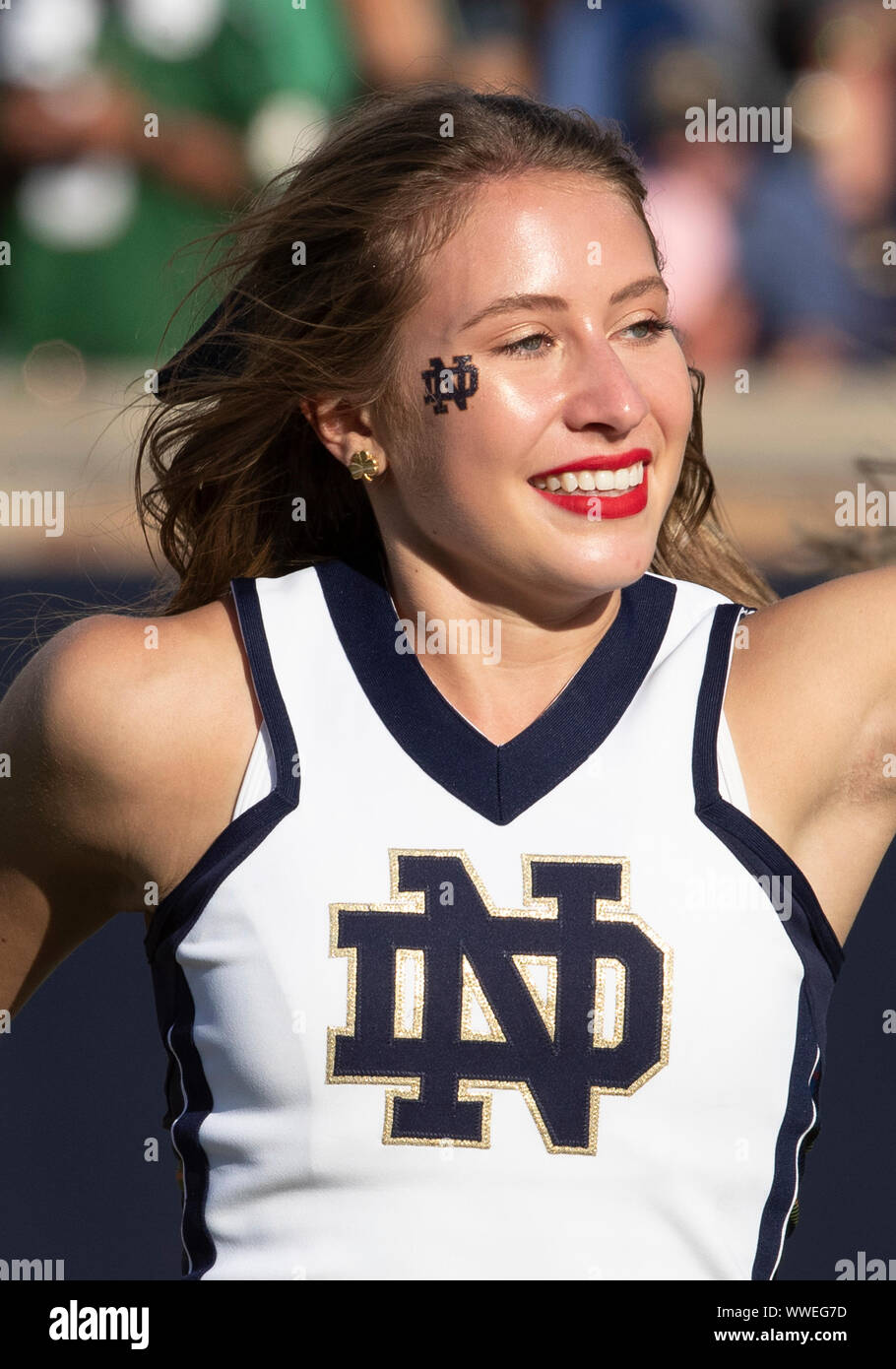 Notre dame fighting irish cheerleaders hi-res stock photography and ...