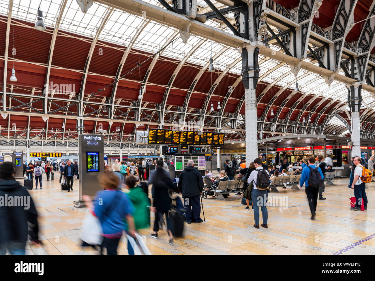 Paddington Station concourse Stock Photo - Alamy