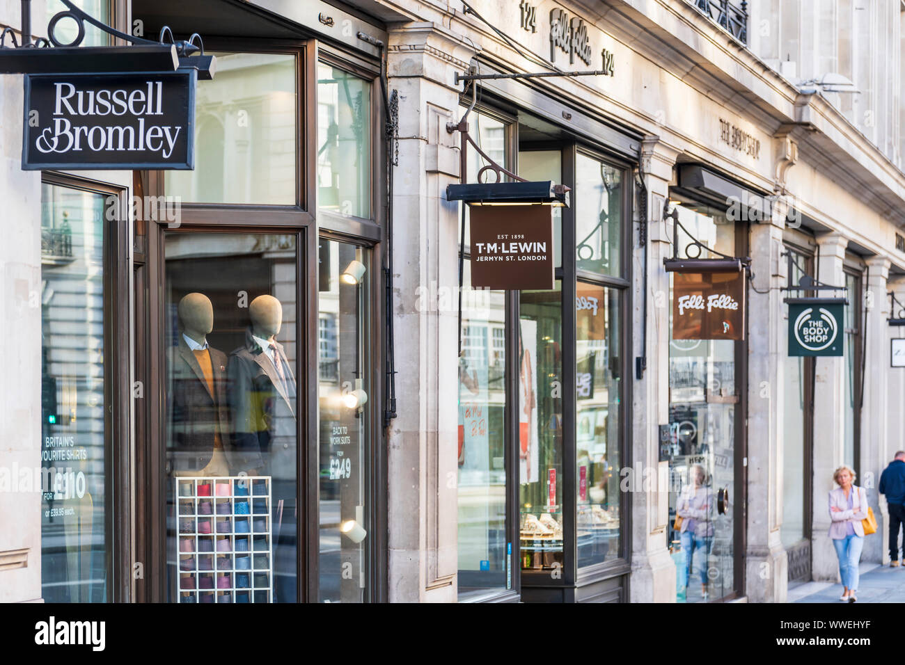 Row of shops fronts hi-res stock photography and images - Alamy