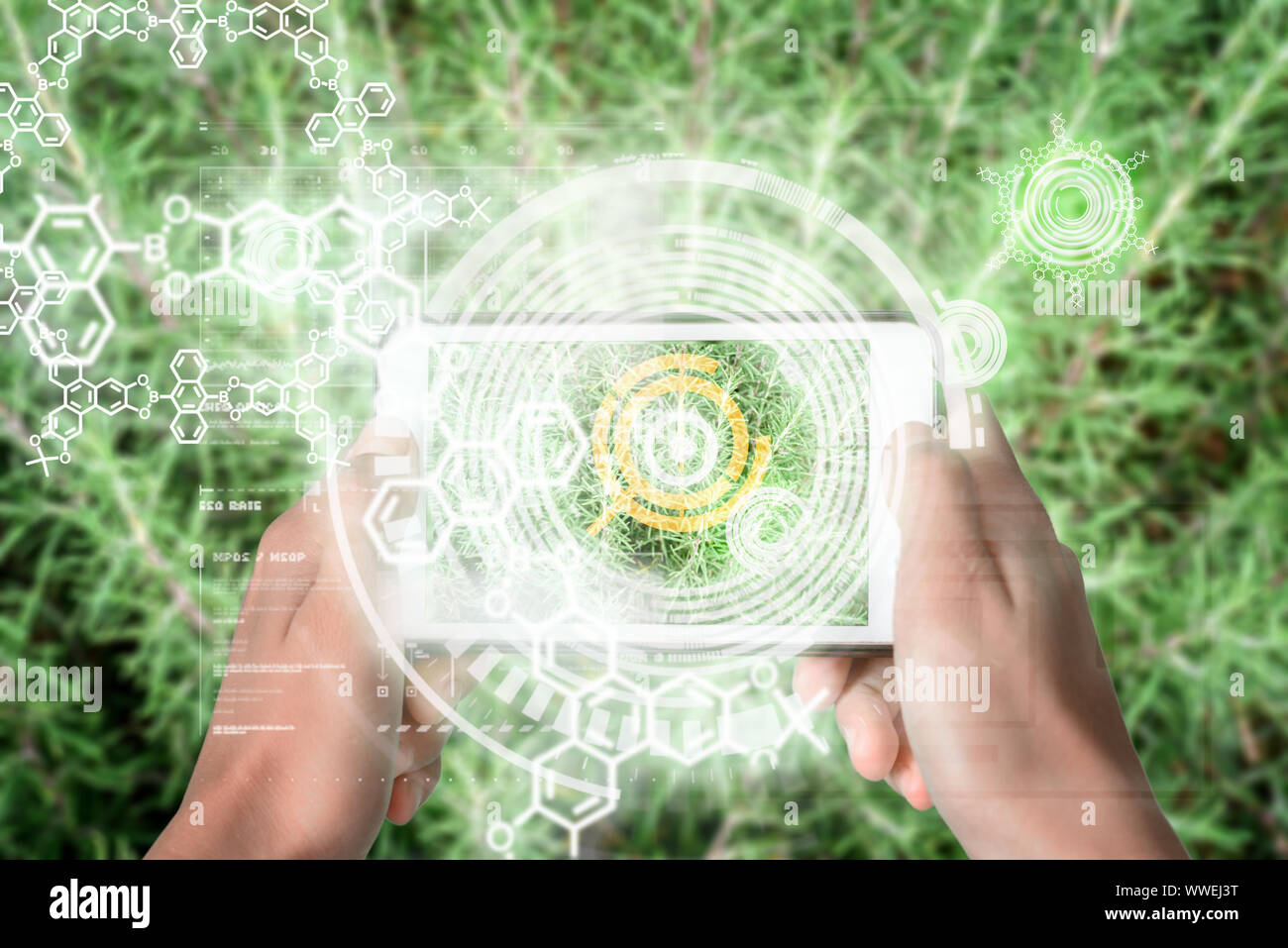 Augmented Reality Device Using Smart Technology Mixing Virtual And