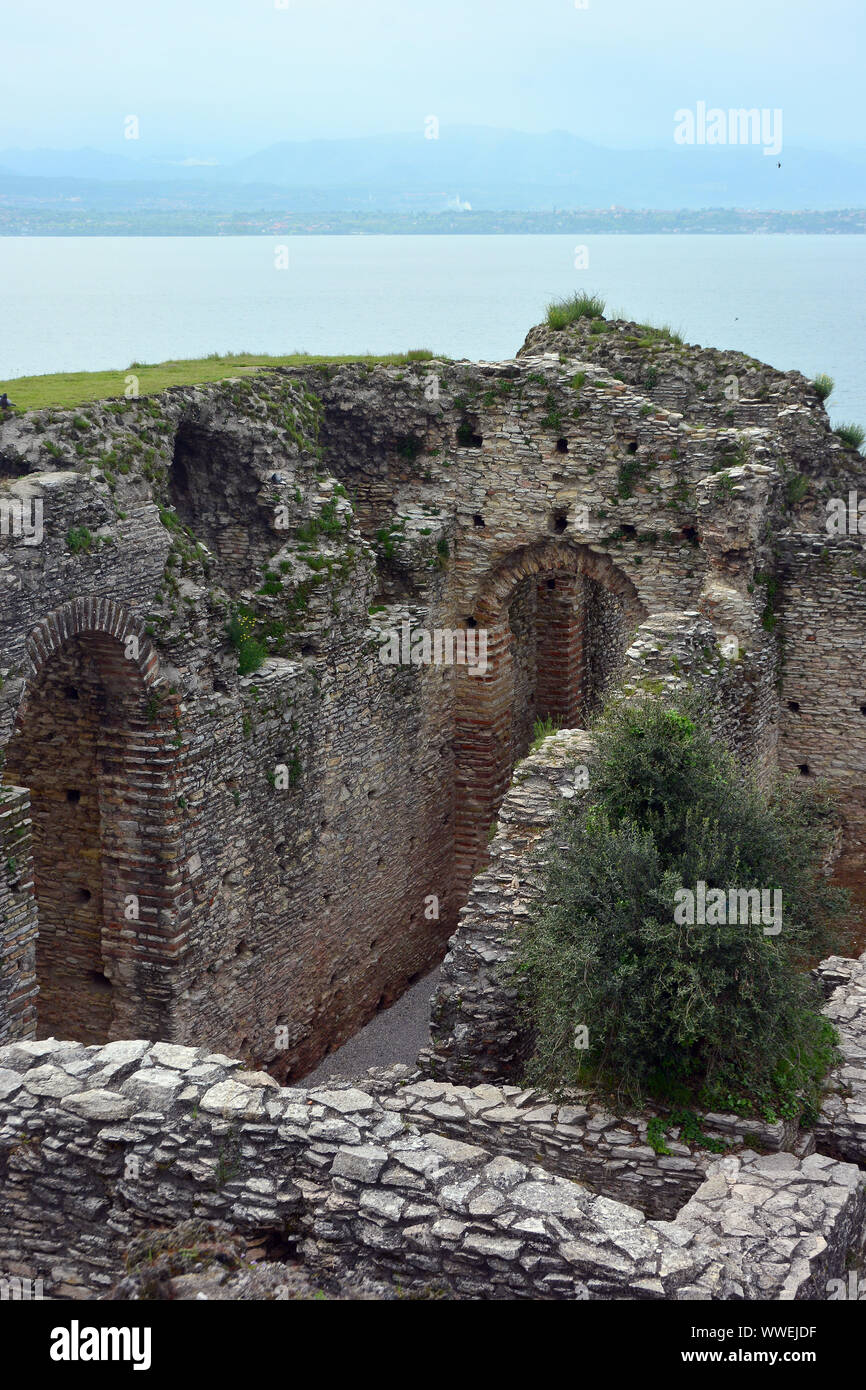 Grotte di Catullo (Caves of Catullus), Roman villa ruin, Sirmione ...