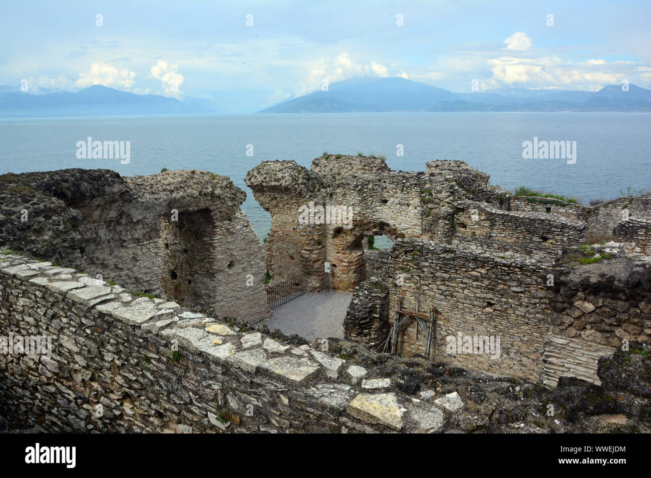 Grotte di Catullo (Caves of Catullus), Roman villa ruin, Sirmione ...