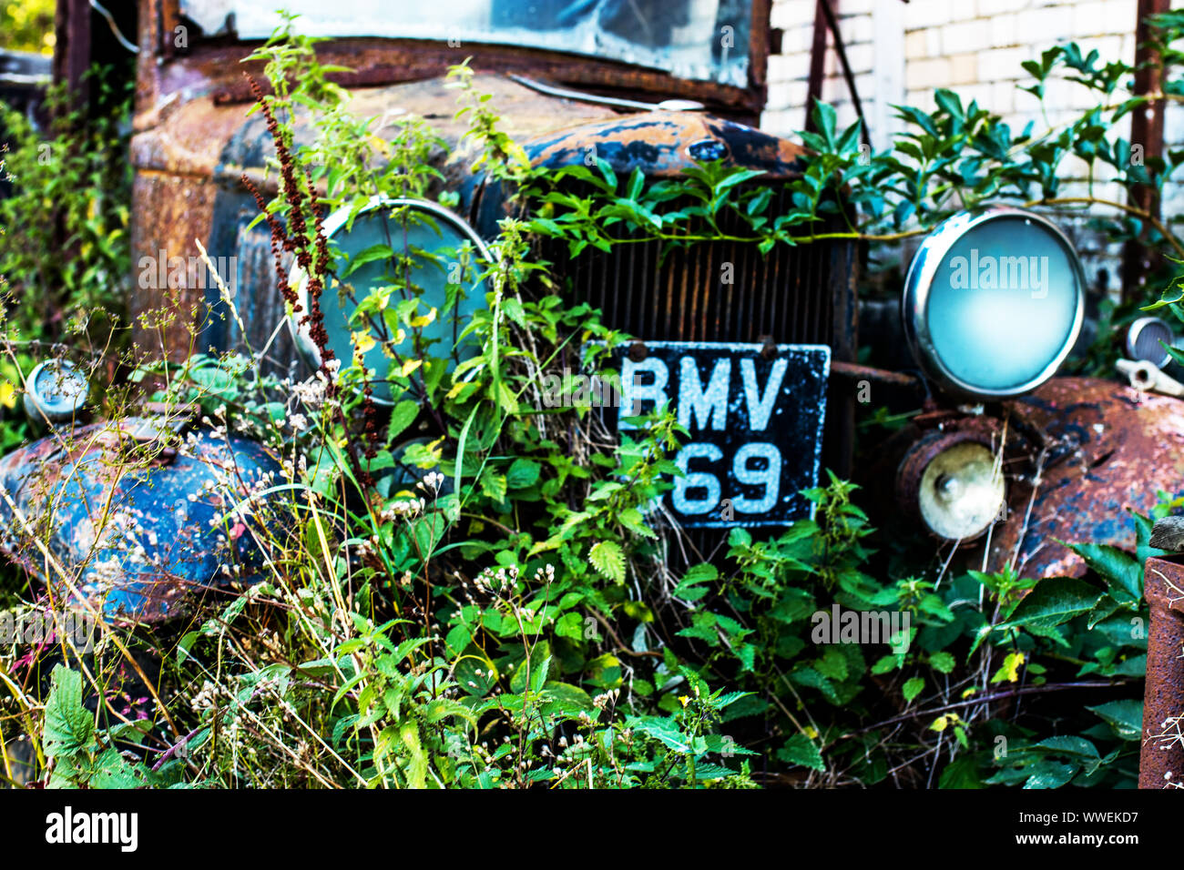 Rusting lorry hi-res stock photography and images - Alamy