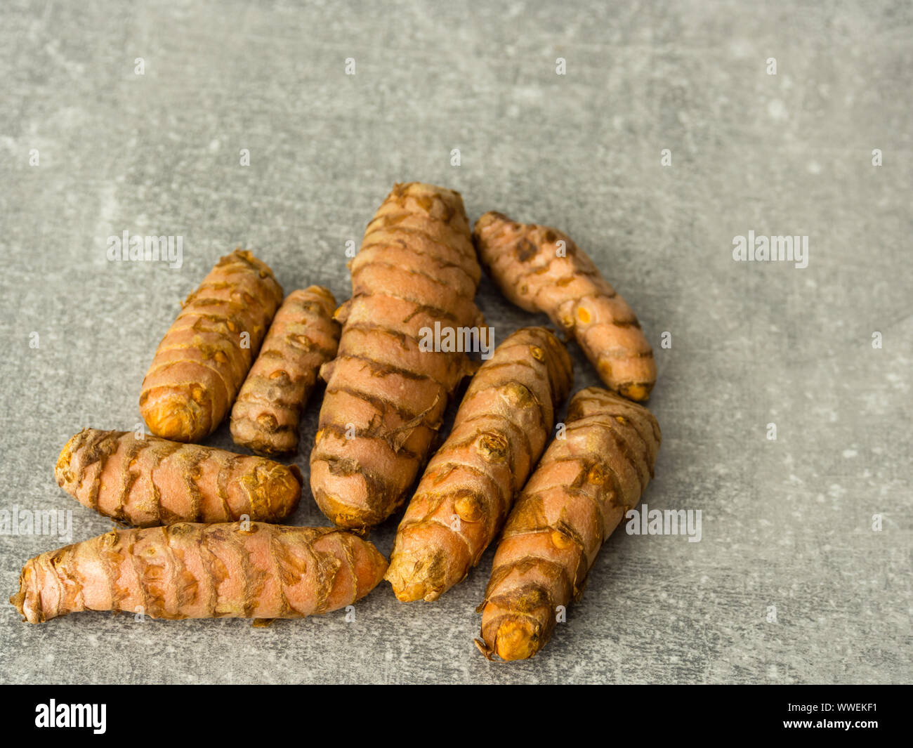 Raw Turmeric With Roots High Resolution Stock Photography and Images ...