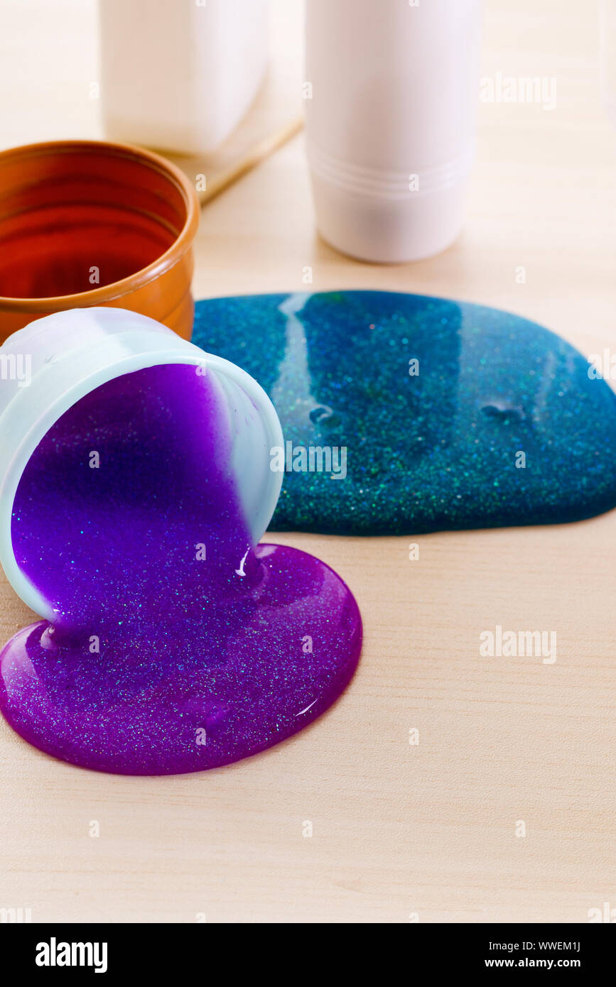 Making slime yourself. Ingredients for making bright glittering slime ...