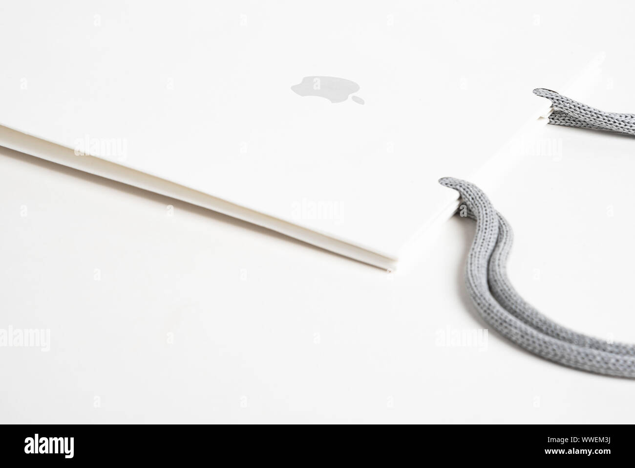 Apple logo on a bag hi-res stock photography and images - Alamy