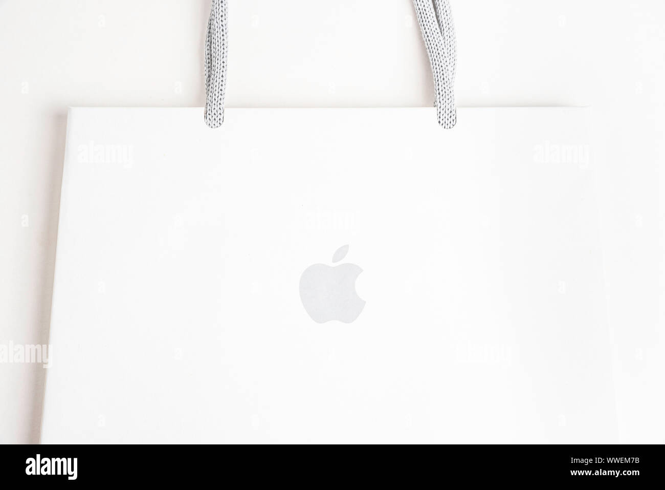 Apple logo on a bag hi-res stock photography and images - Alamy