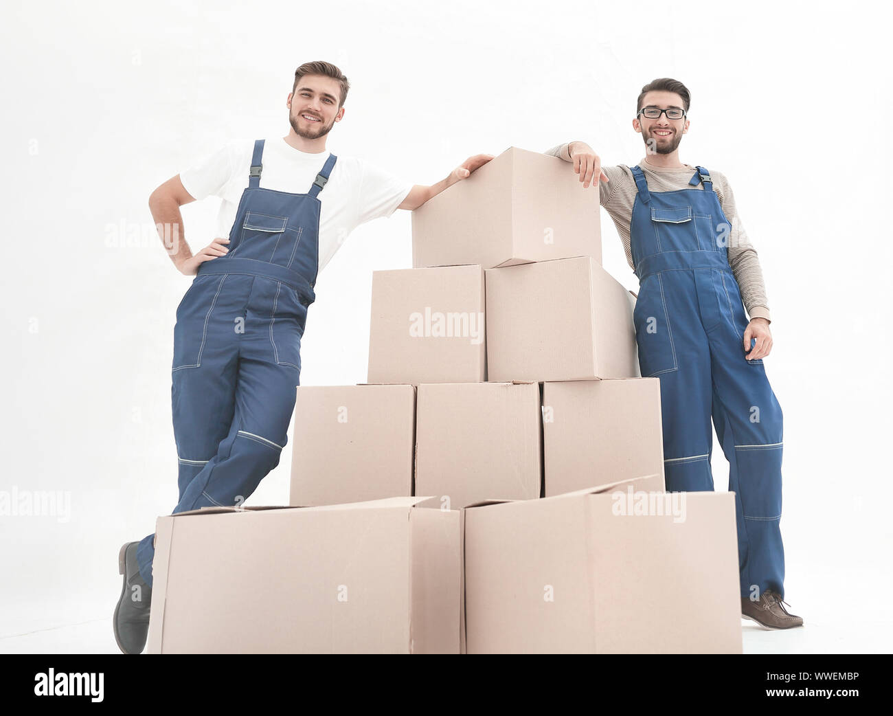 Men carrying a box hi-res stock photography and images - Alamy
