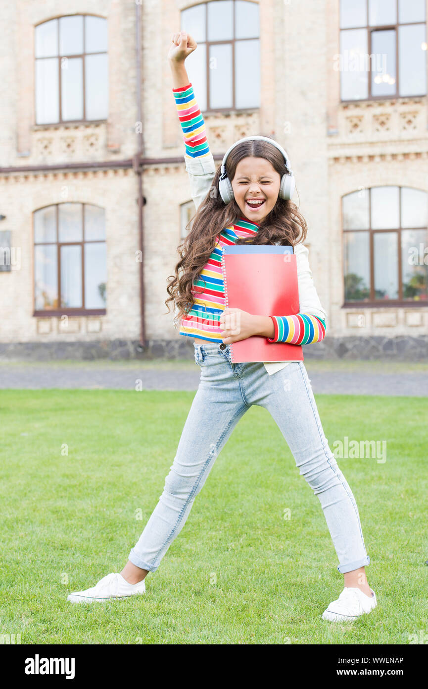 She has a really lovely singing voice. Small singer learning to sing ...
