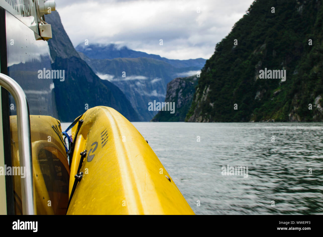 New Zealand Countryside on a road trip through the southern island ...
