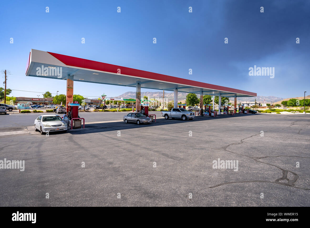 La gas petrol station hi-res stock photography and images - Alamy
