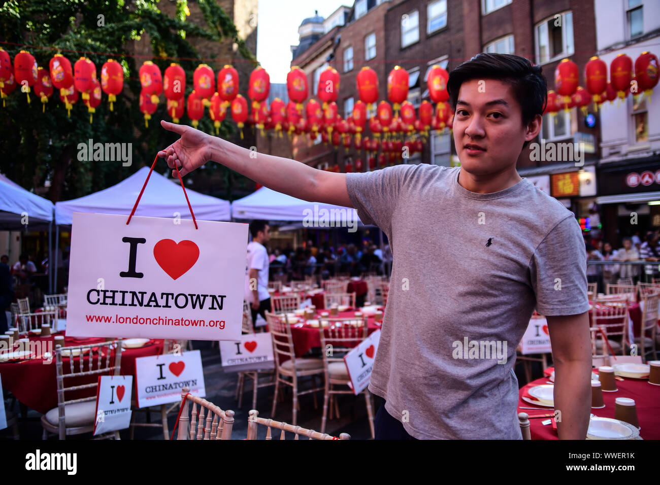 London Chinatown Chinese Association host a Celebration of the Moon ...