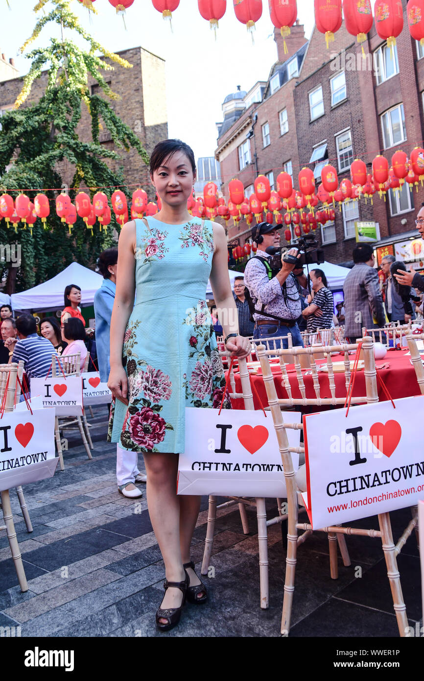 London Chinatown Chinese Association host a Celebration of the Moon ...