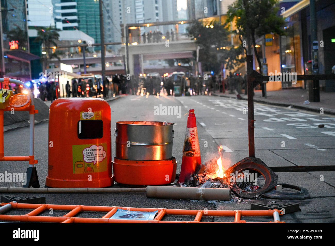 Standoffs hi-res stock photography and images - Alamy