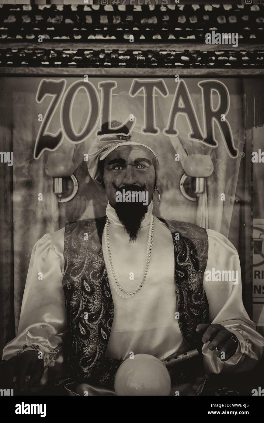 Zoltar fortune telling machine. Rehoboth Beach (DE) boardwalk Stock ...