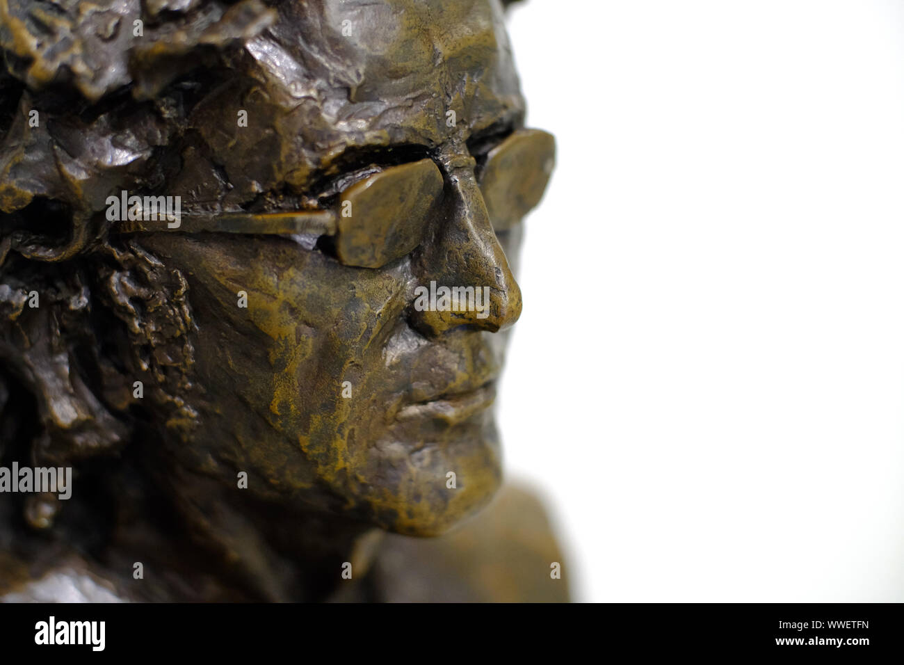 Bronze Sculpture of John Lennon Stock Photo - Alamy