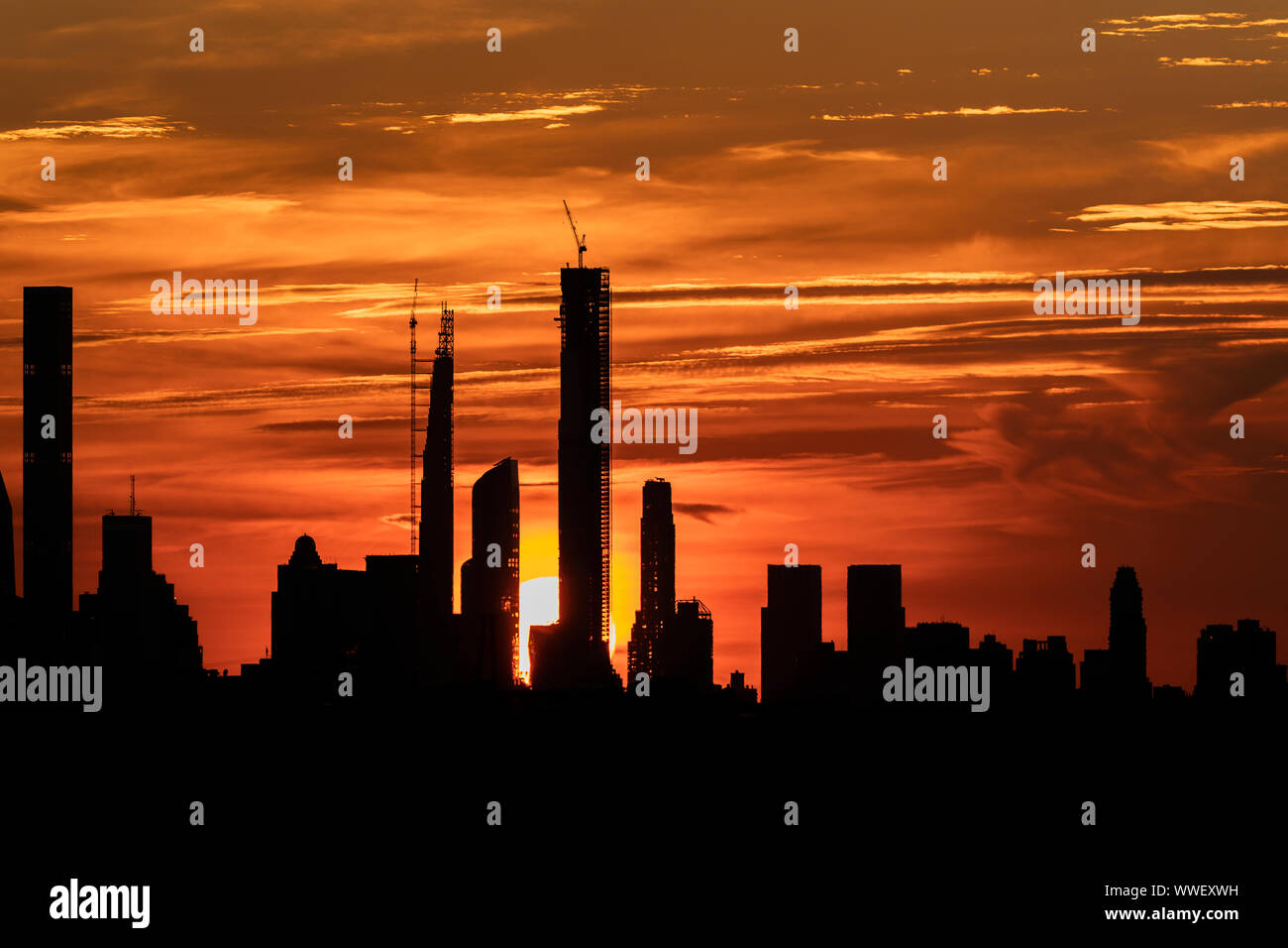 Sunset with New York midtown skyline Stock Photo - Alamy