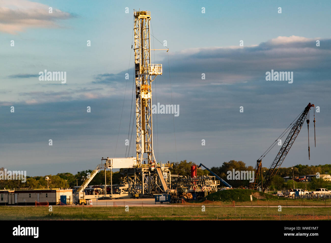 American Shale Gas - Drilling Rig Stock Photo - Alamy