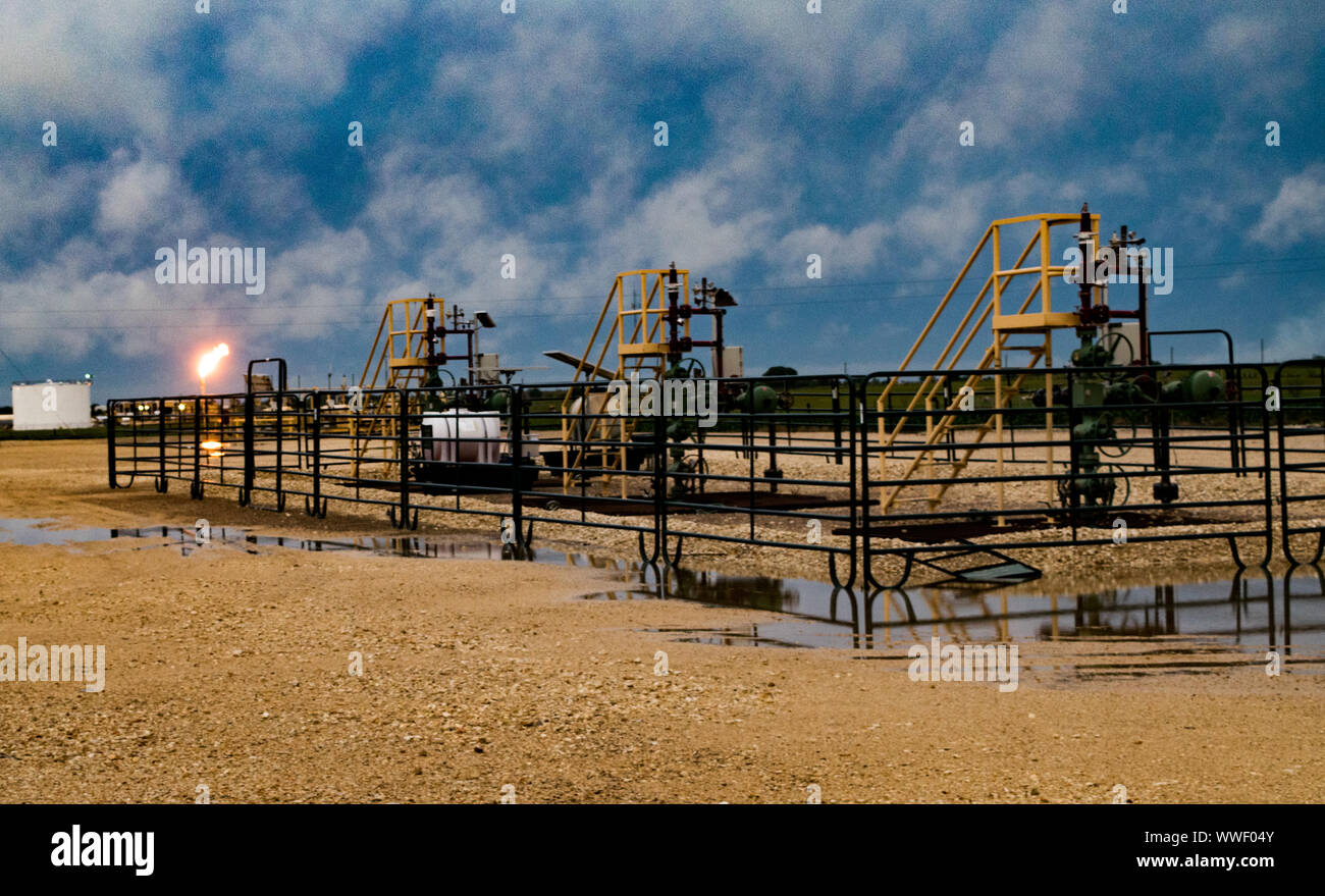 American Shale Gas - Drilling Rig Stock Photo - Alamy