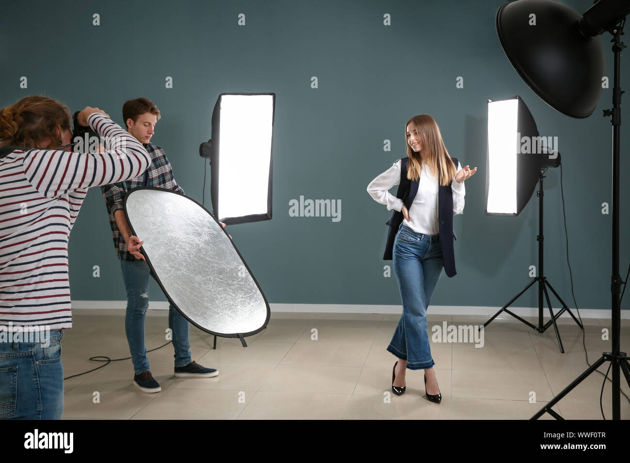Professional photographer working with model in studio Stock Photo - Alamy