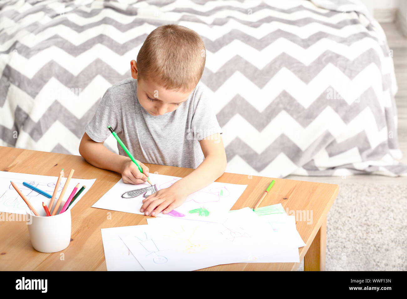 Little boy drawing at home Stock Photo - Alamy