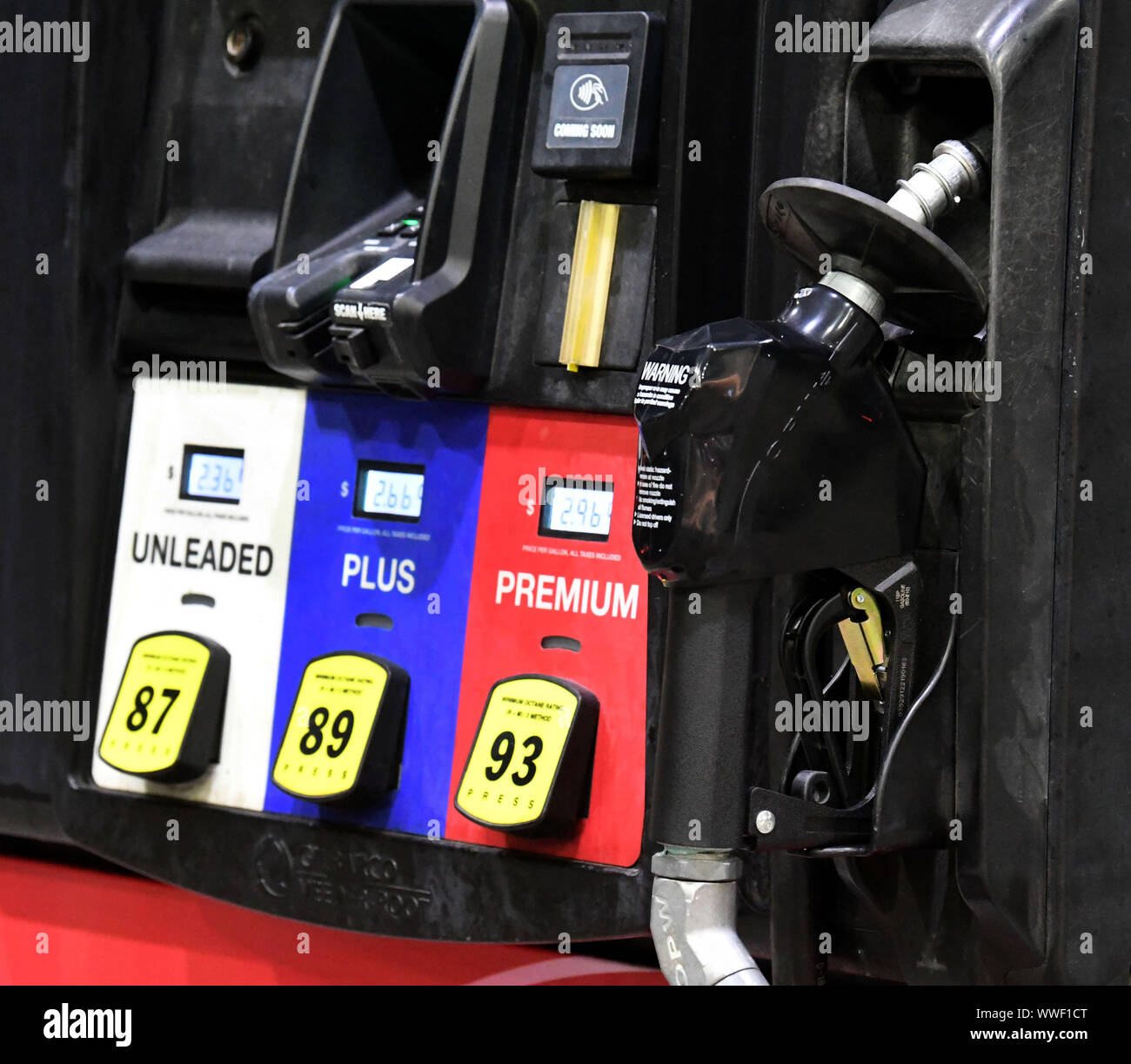 Speedway gas station hi-res stock photography and images - Alamy