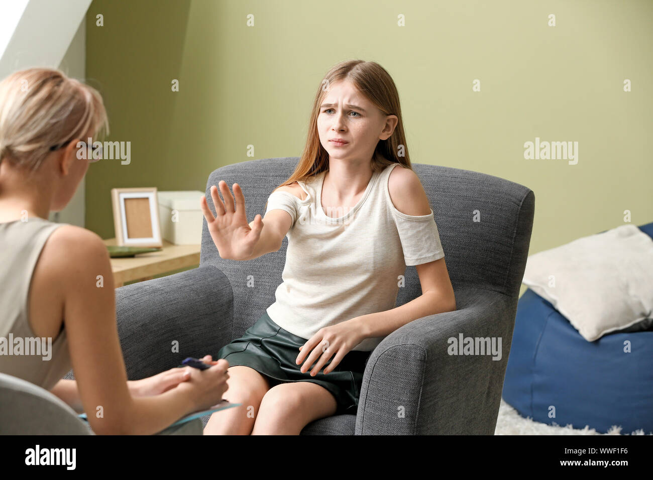Female psychologist working with teenage girl in office Stock Photo - Alamy