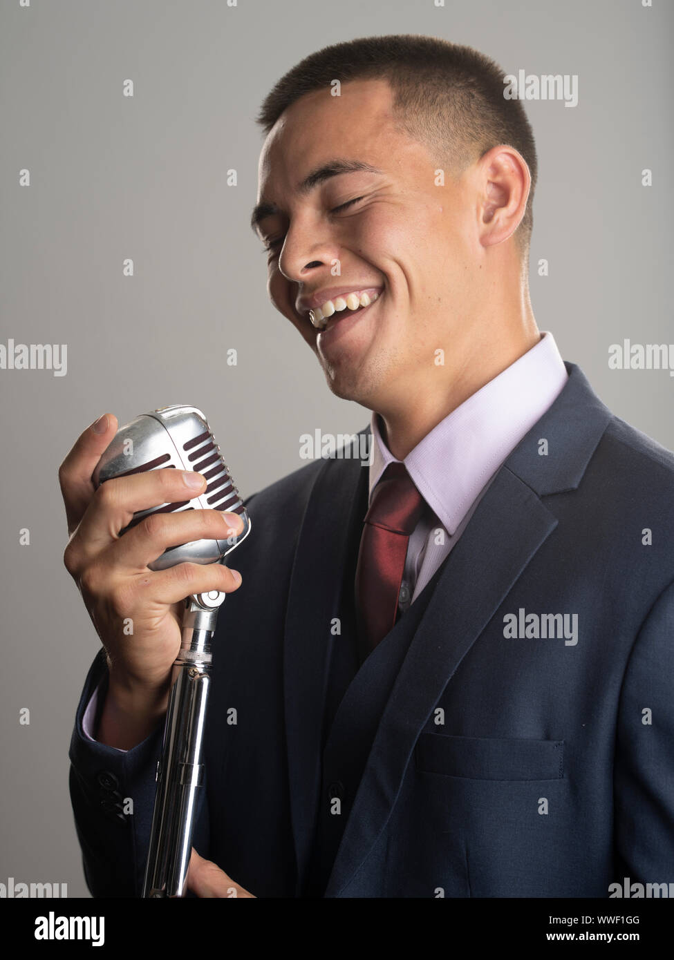 Singer with microphone Stock Photo - Alamy