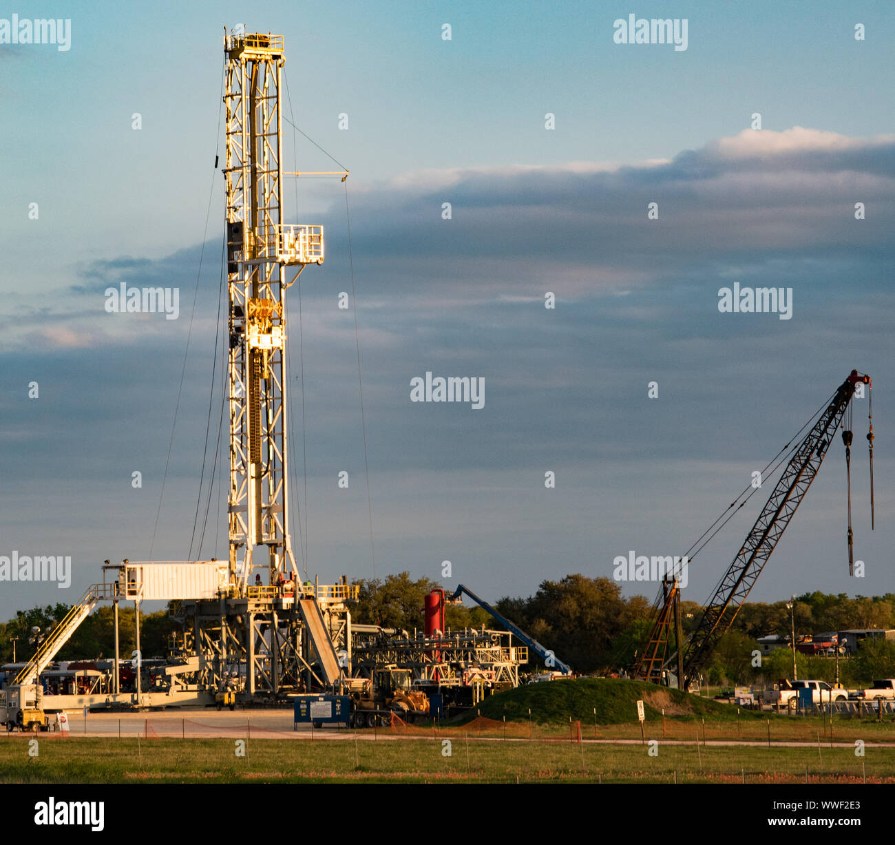 Permian basin fracking hi-res stock photography and images - Alamy
