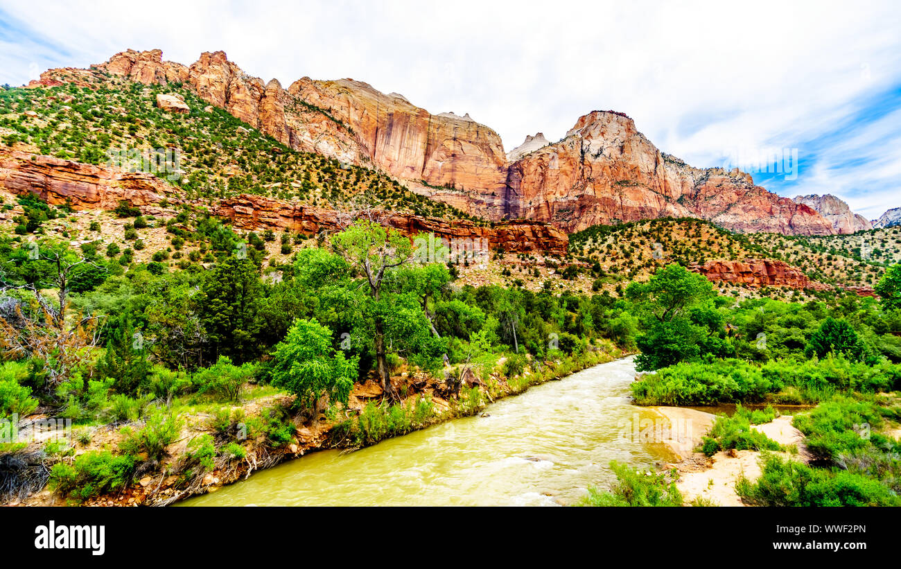 Streaked cliff wall hi-res stock photography and images - Alamy