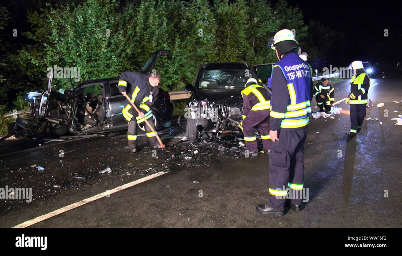 Collision between two cars hi-res stock photography and images - Alamy