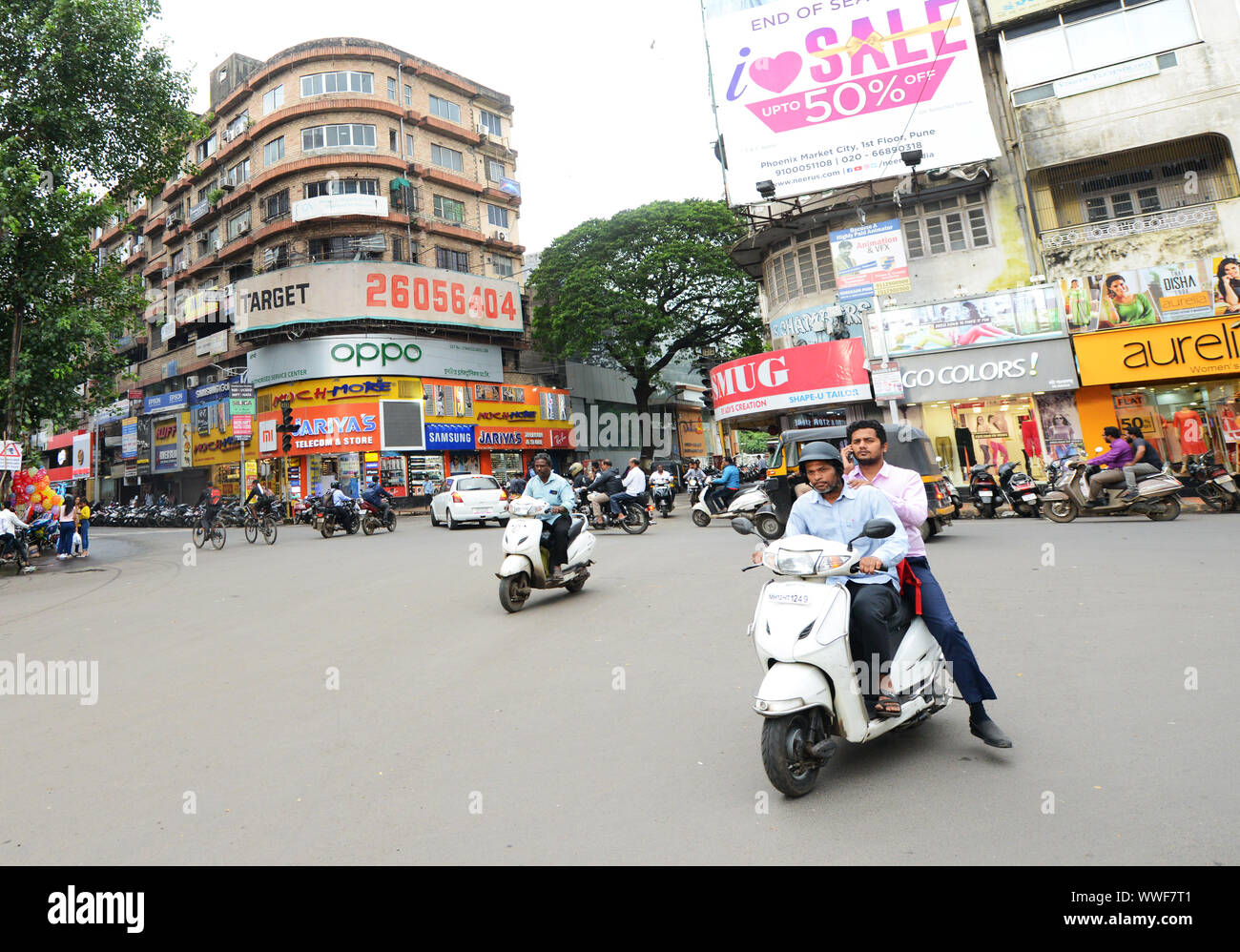 Traffic in Pune's city center Stock Photo - Alamy