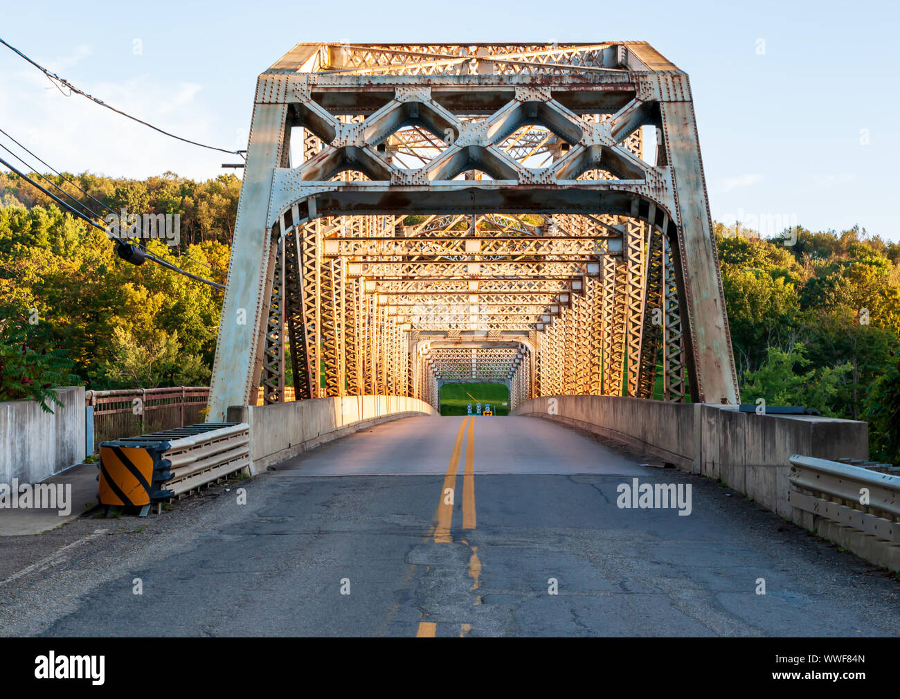 Warren truss structure hi-res stock photography and images - Alamy