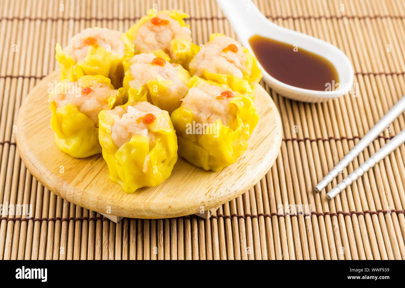 Delicious chinese dim sum on wooden plate Stock Photo - Alamy