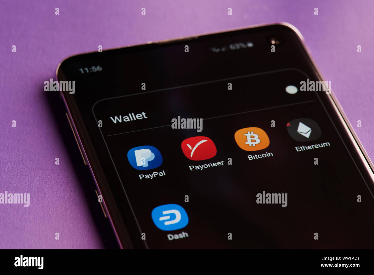 Digital wallet hi-res stock photography and images - Alamy