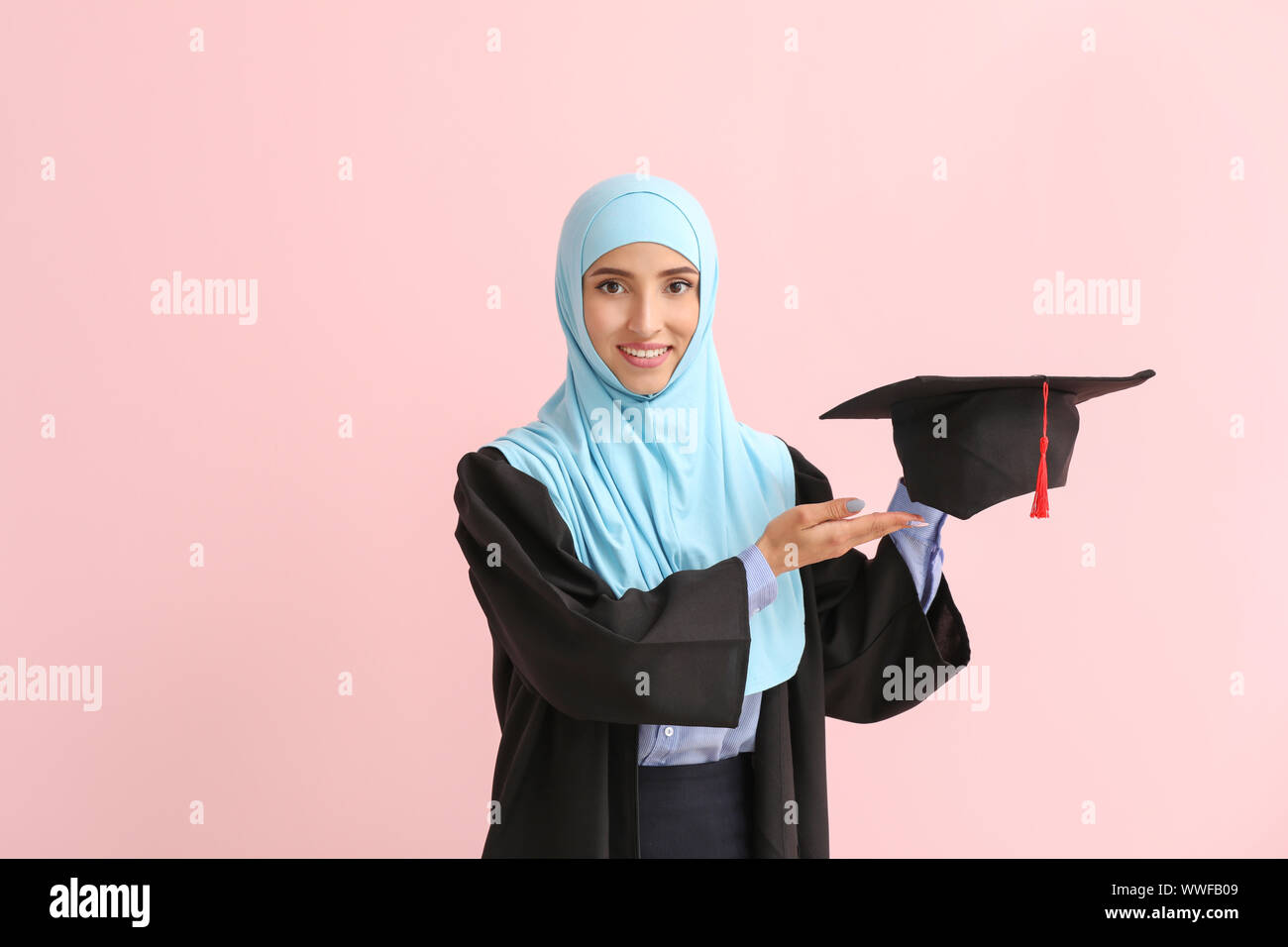 Muslim woman graduating hi-res stock photography and images - Alamy