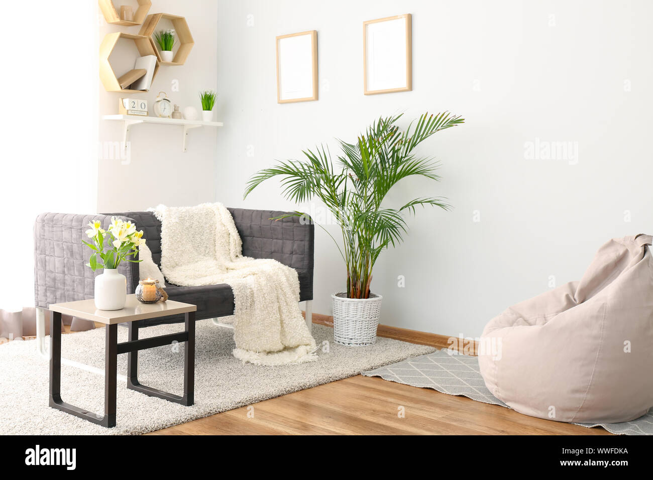 Beautiful light living room hi-res stock photography and images - Alamy
