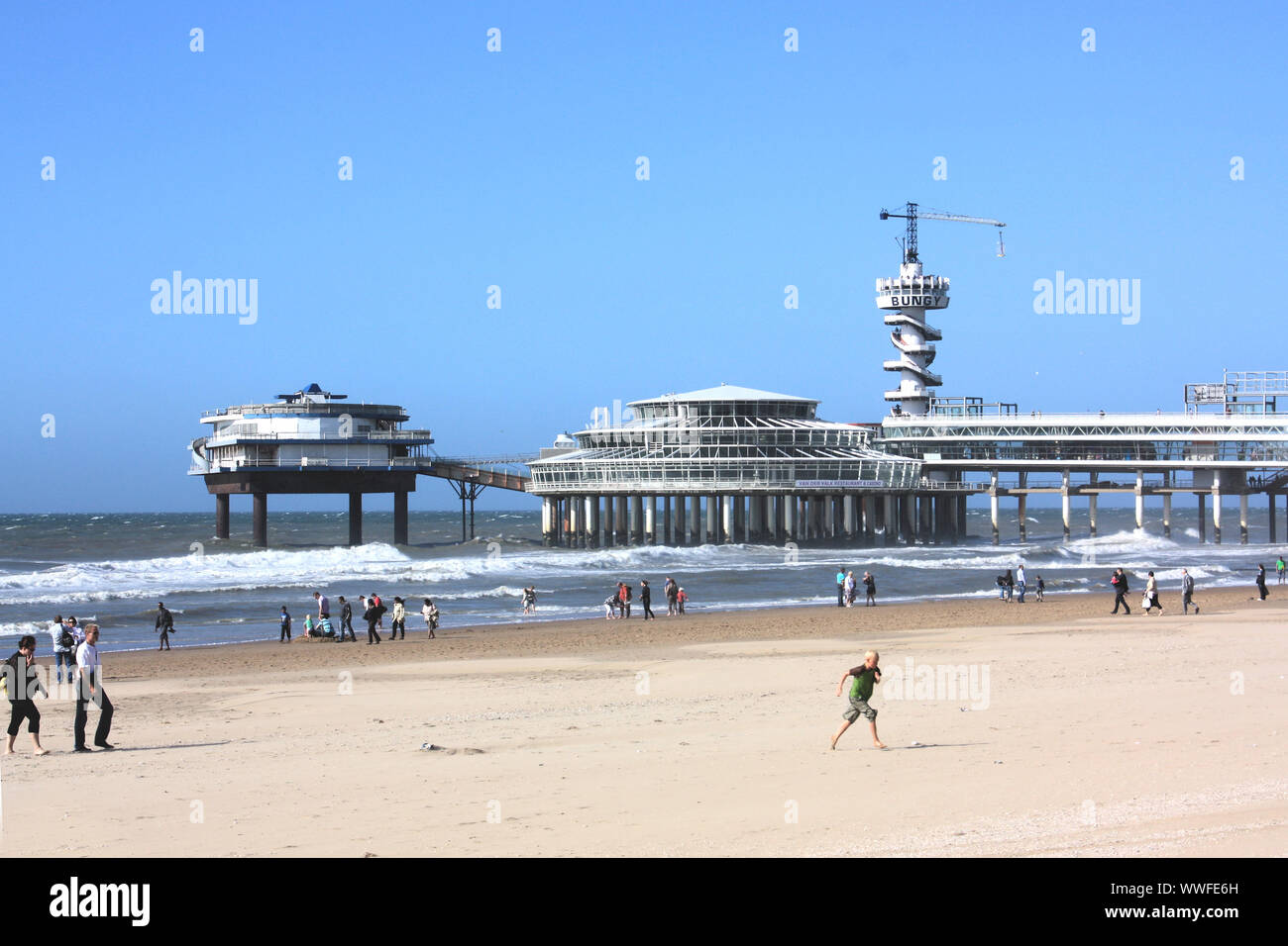 Windsurfing and parasailing hi-res stock photography and images - Alamy