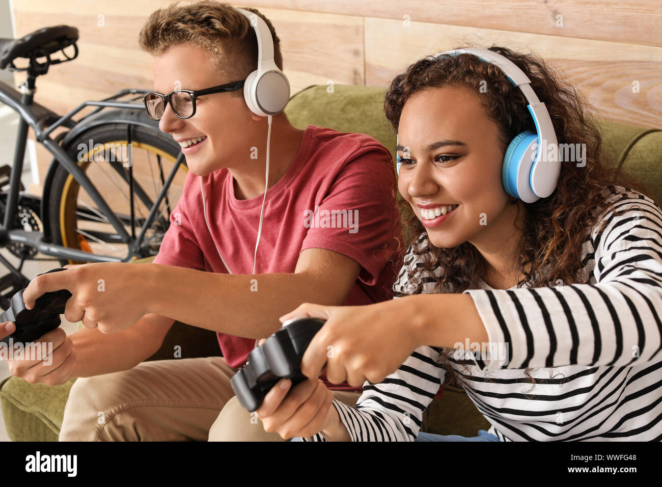 Teenagers game console hi-res stock photography and images - Alamy