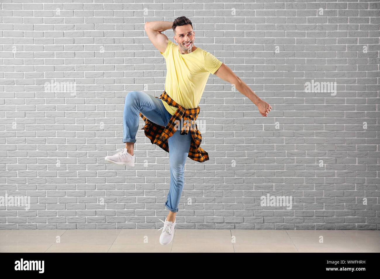 Young man dancing contemporary hip hi-res stock photography and images ...