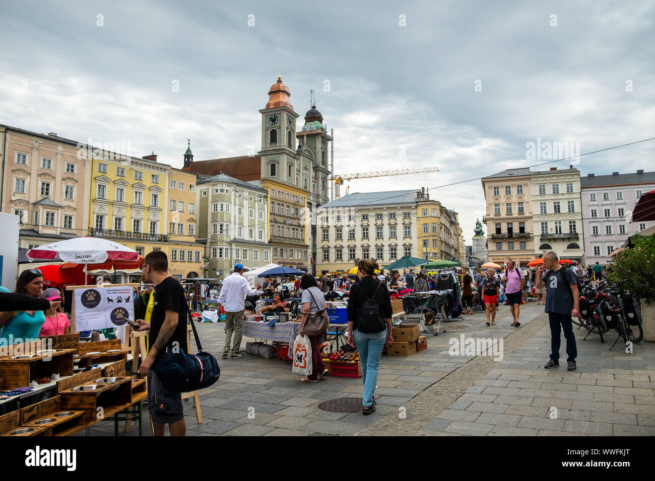LINZ, AUSTRIA - AUGUST 17, 2019: crowded street market in the main ...