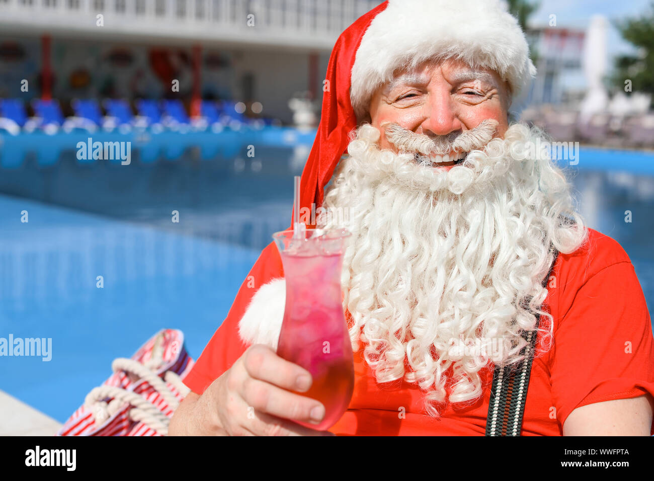 Santa Claus with cocktail near swimming pool at resort Stock Photo - Alamy